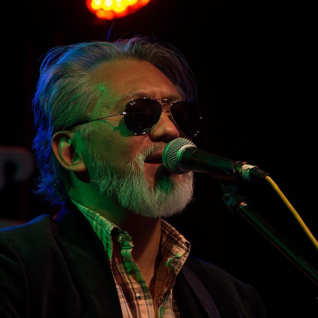 Book Dennis - Guitar coach near Edmonds, Washington